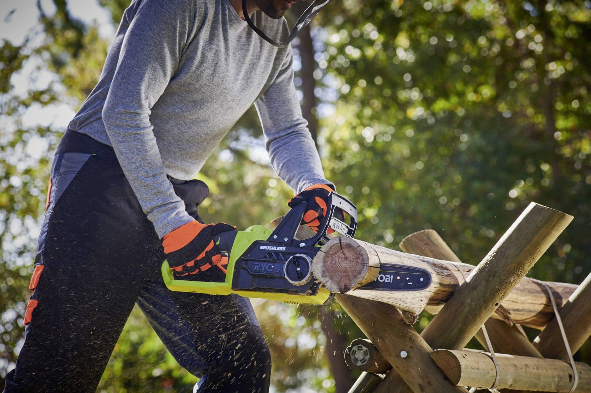 Choisir la tronçonneuse qui correspond à vos besoins : comment faire ...